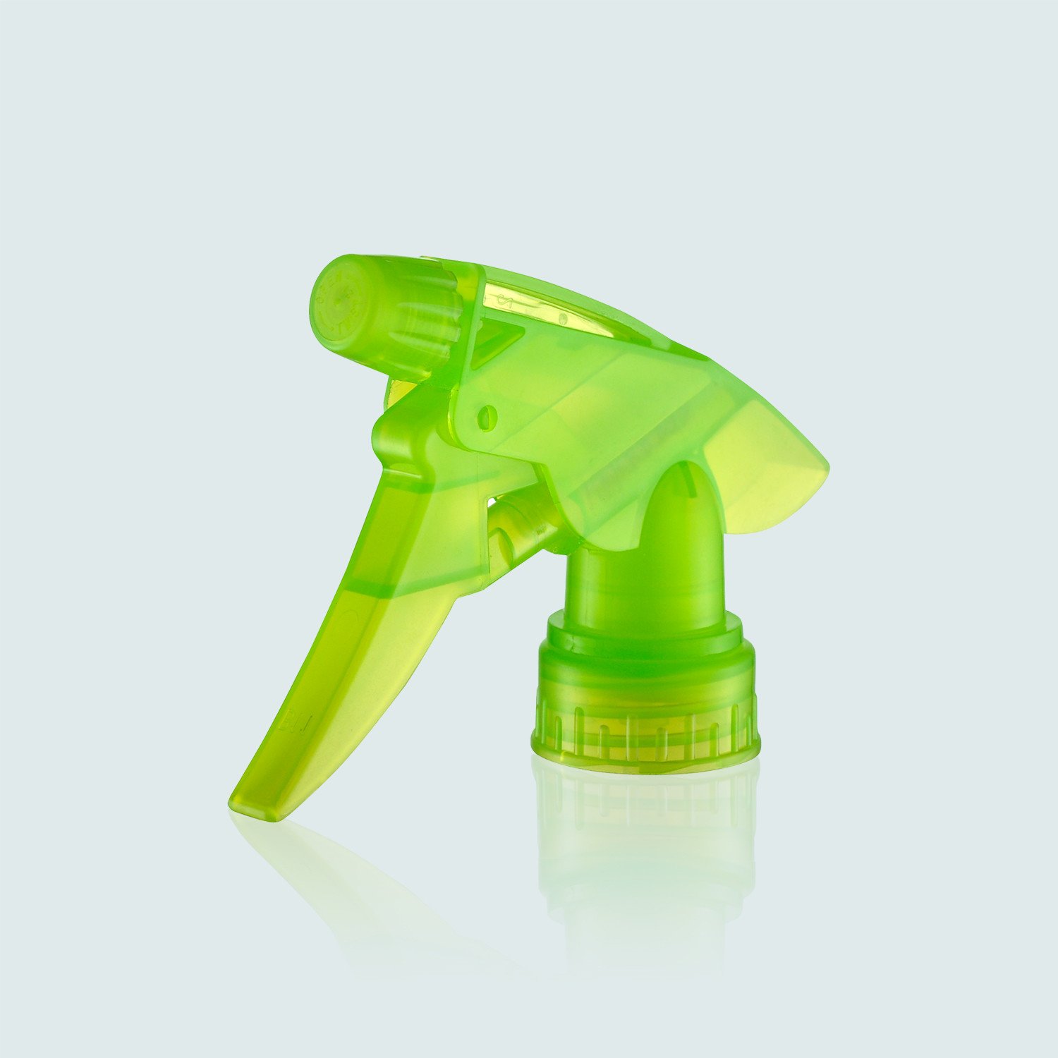 Trigger Sprayer - Green - Packwise. - Suitable for cleaning products.